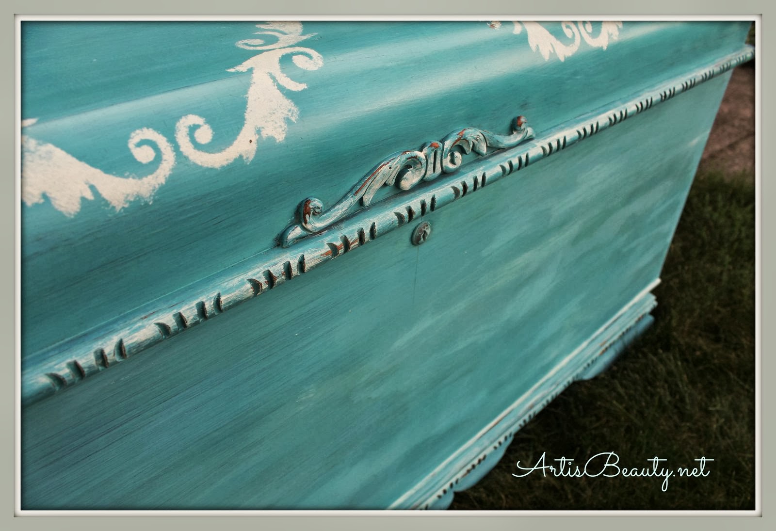 ART IS BEAUTY: Painted Cedar Chest Makeover
