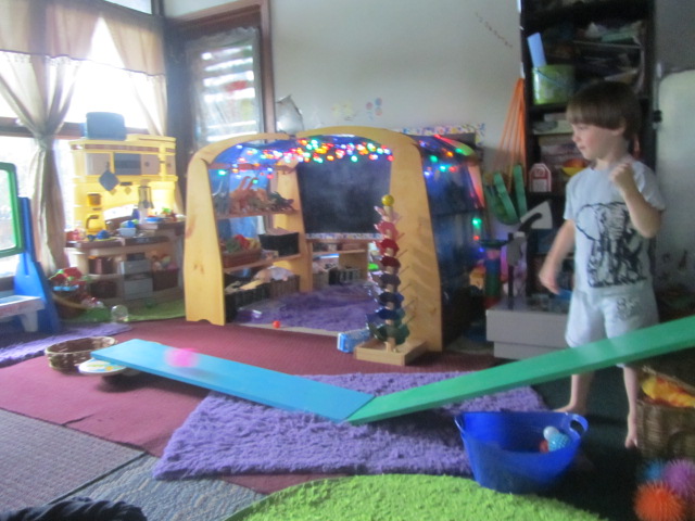 Homeschool and Light Tables: The Amazing Eebee