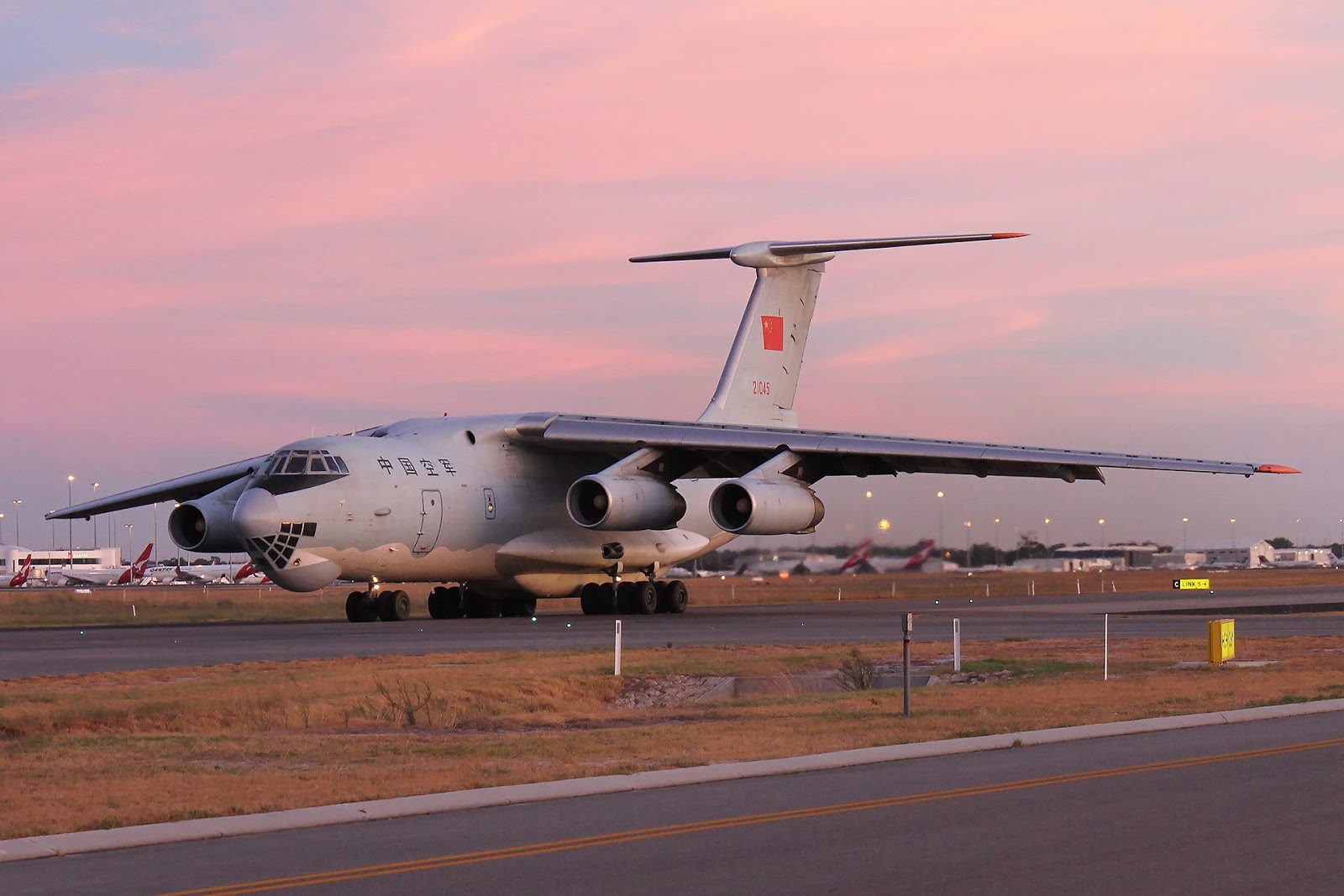 Perth Airport Spotter's Blog: PLAAF IL-76 21045 sunrise departure to ...
