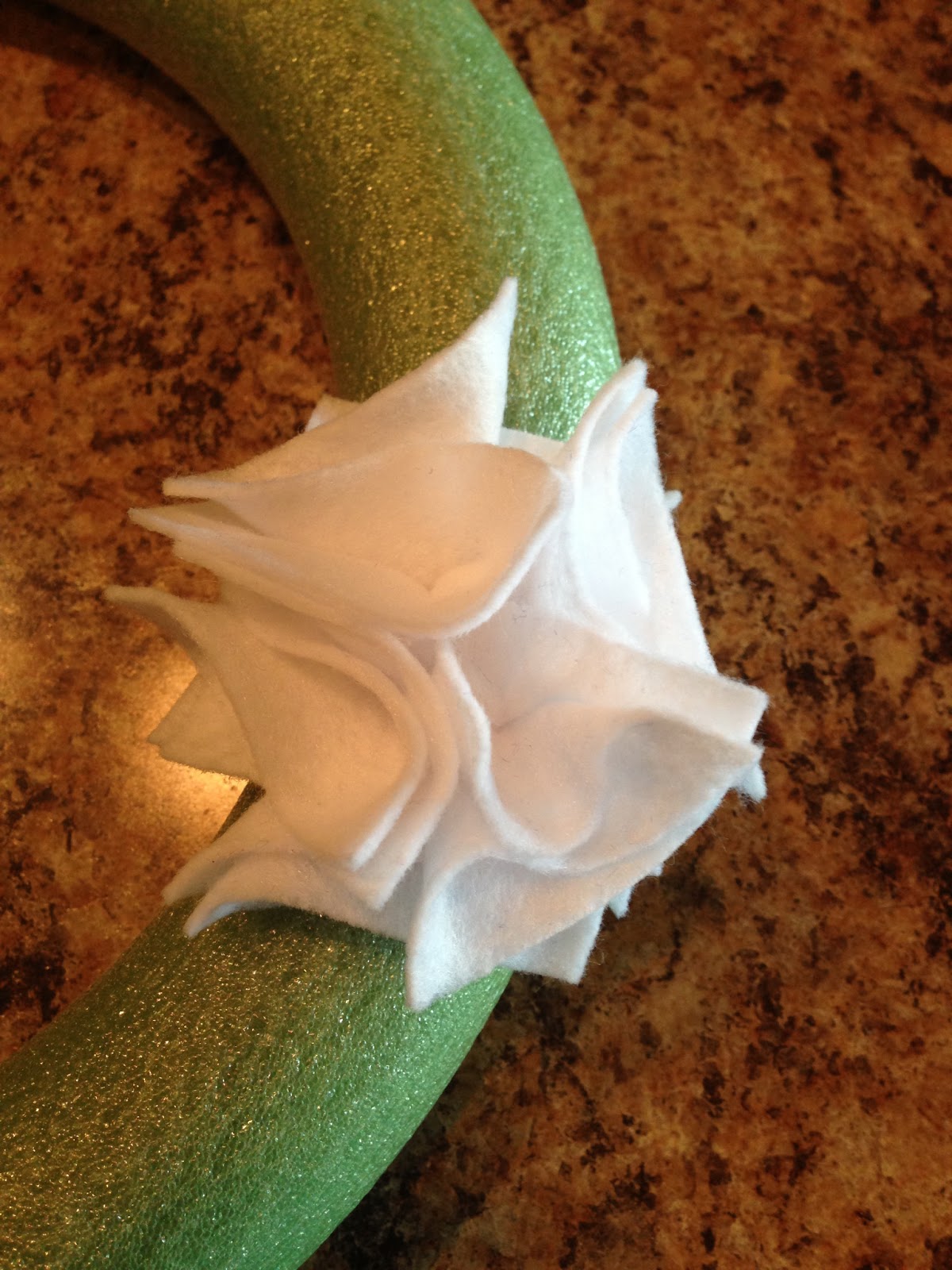 Tawny's Tid Bits: ~ 4th of July Felt Wreath Tutorial