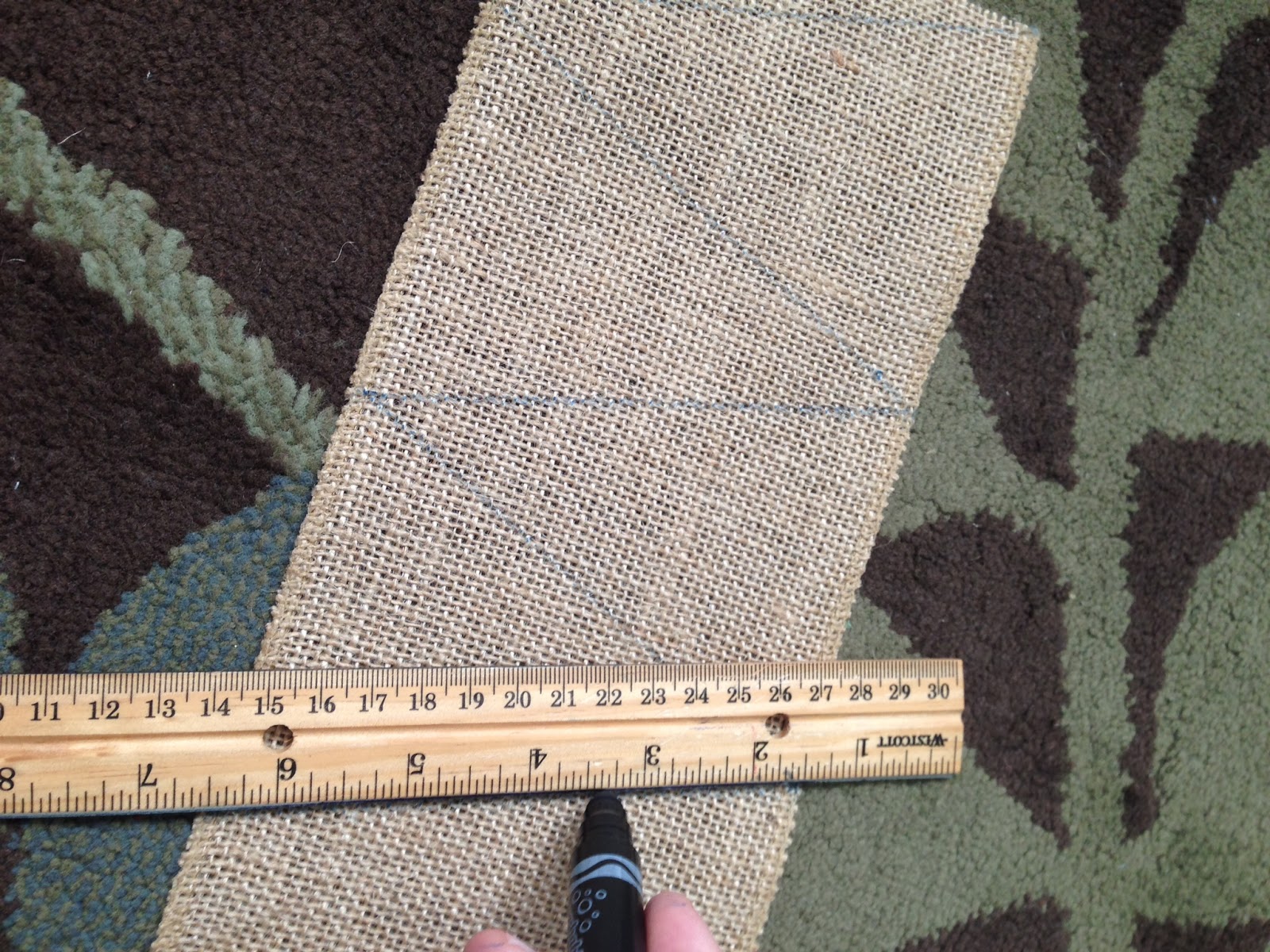 The Simple Crafty Home: {Crafty Tutorial} Chalkboard Burlap Banner