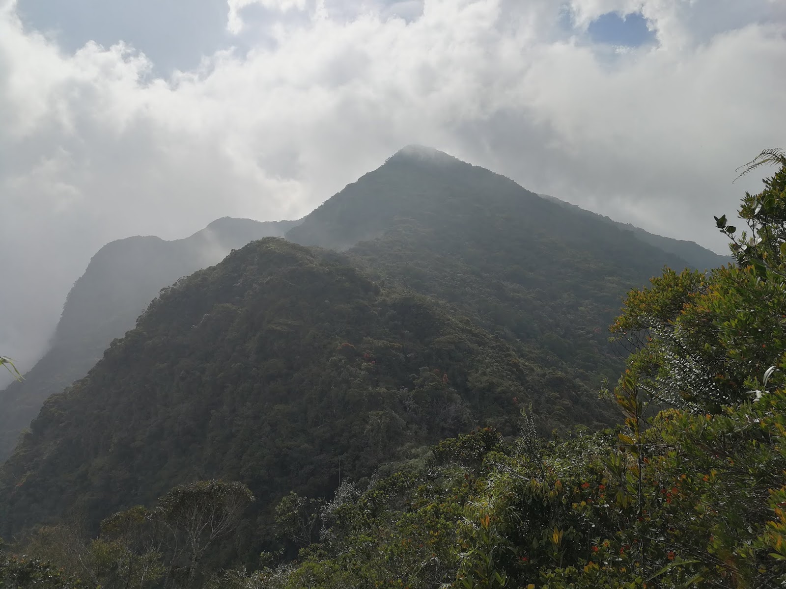 Hiking and Stuff: Gunung Korbu and Gunung Gayong via Ulu Kinta SAS Dam