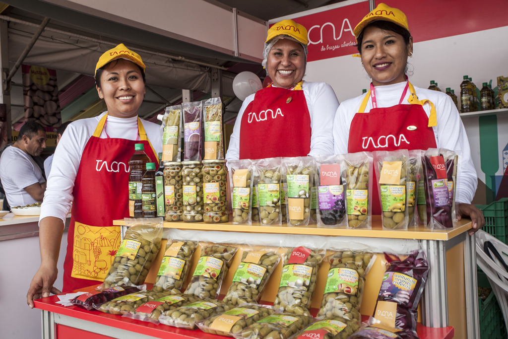 textileria: Aceites y aceitunas del Mercado de Tacna