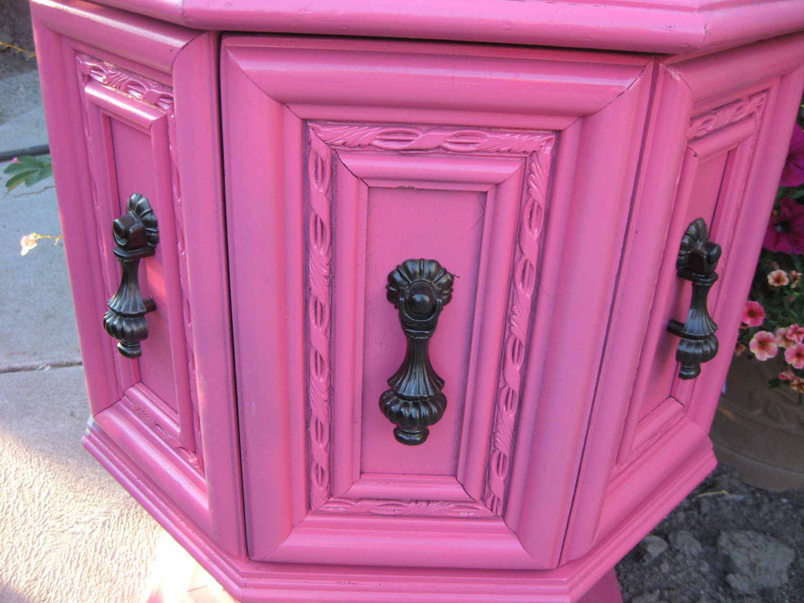 Black Sheep Boutique: Hot Pink Side Table $30 SOLD