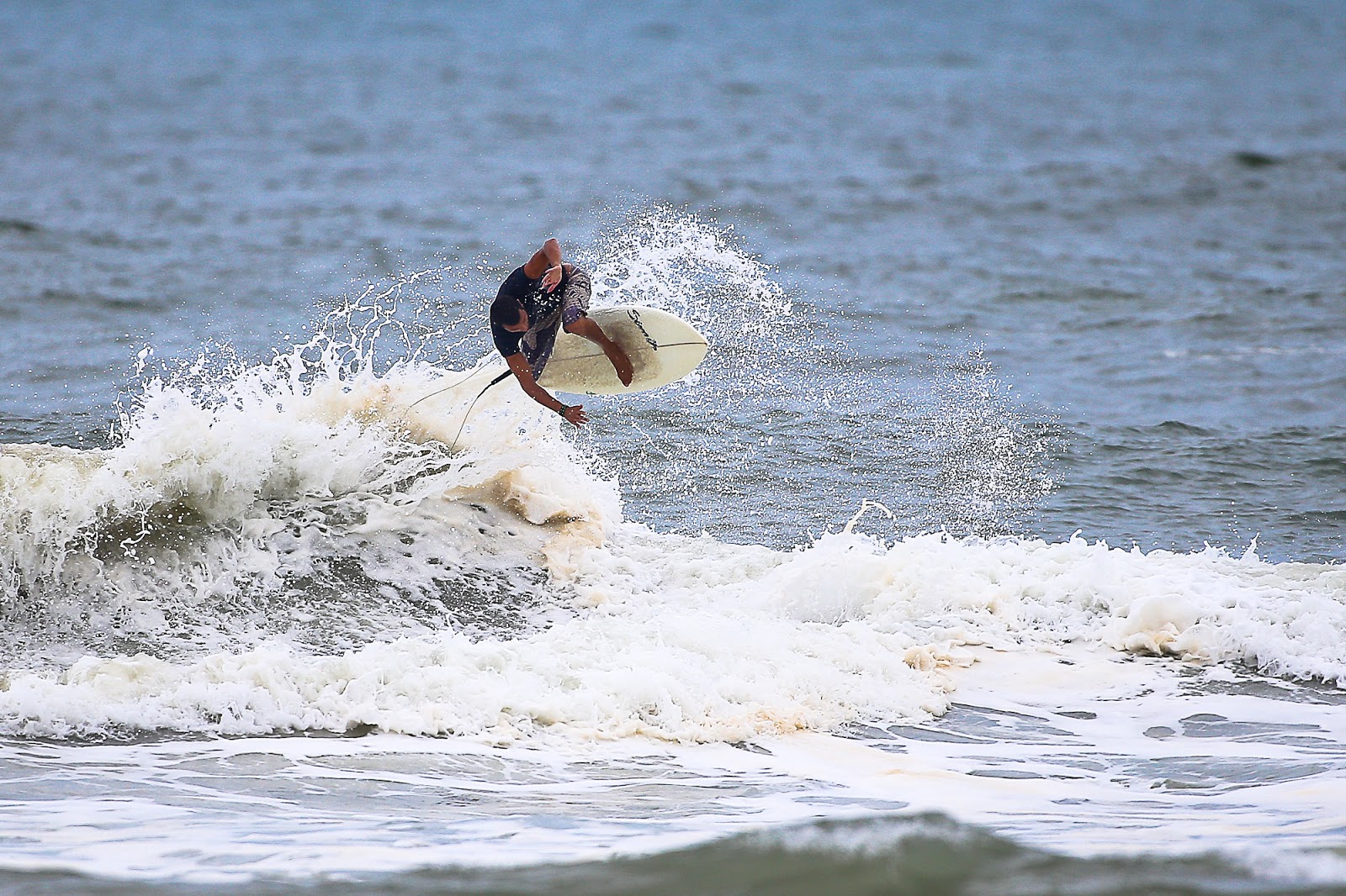 Associação dos Surfistas de Torres: Jihad kohdr vira na última onda e ...