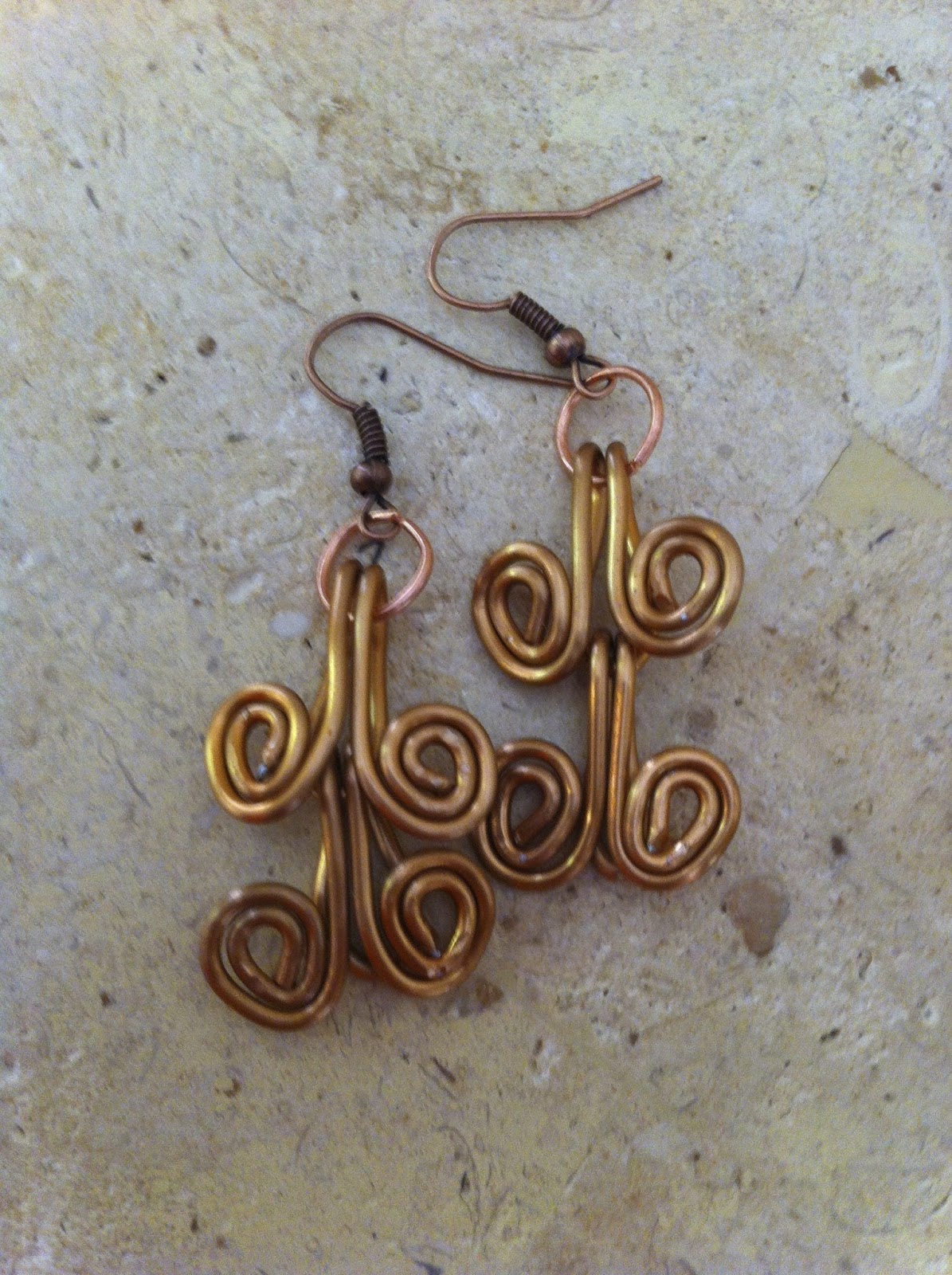 AptToCraft: Zig zags, twists and loops for wire jig earrings