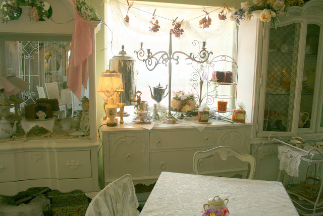 Aiken House & Gardens: Most Romantic Tea Room Ever!