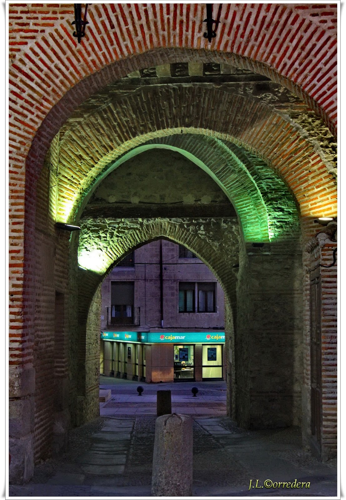 Arévalo otro punto de vista, 2: Sucesión de arcos y colores