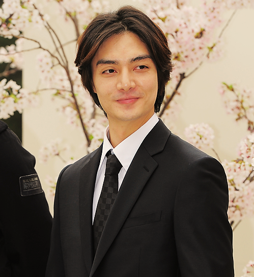 UNO DE LOS F4 Y EX BOYS BEFORE FLOWERS KIM JOON SE DEJA VER DESPUES DE ...