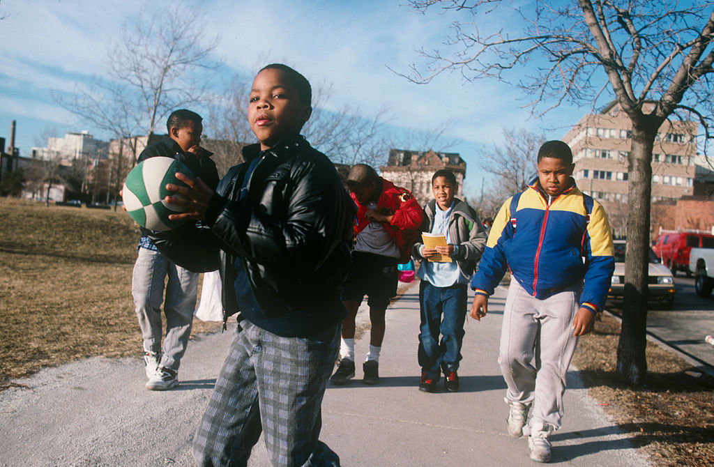 24 Stunning Photographs That Capture Street Scenes of Chicago in the ...
