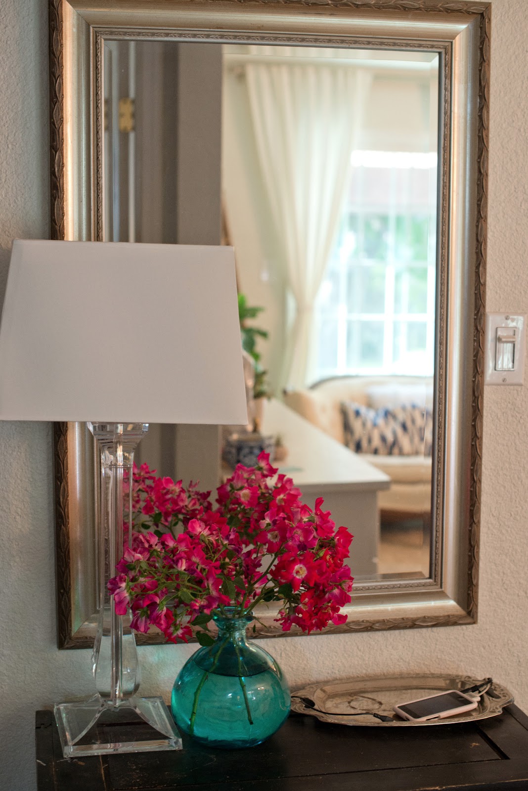 Domestic Fashionista: Entryway Lamp Vignette