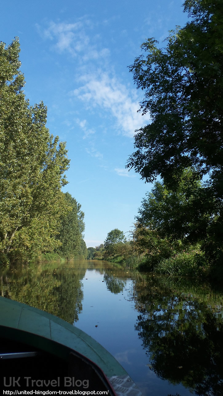 Day Picnic on a Boat | Lee Valley Country Park | Lee Valley Boat Centre ...