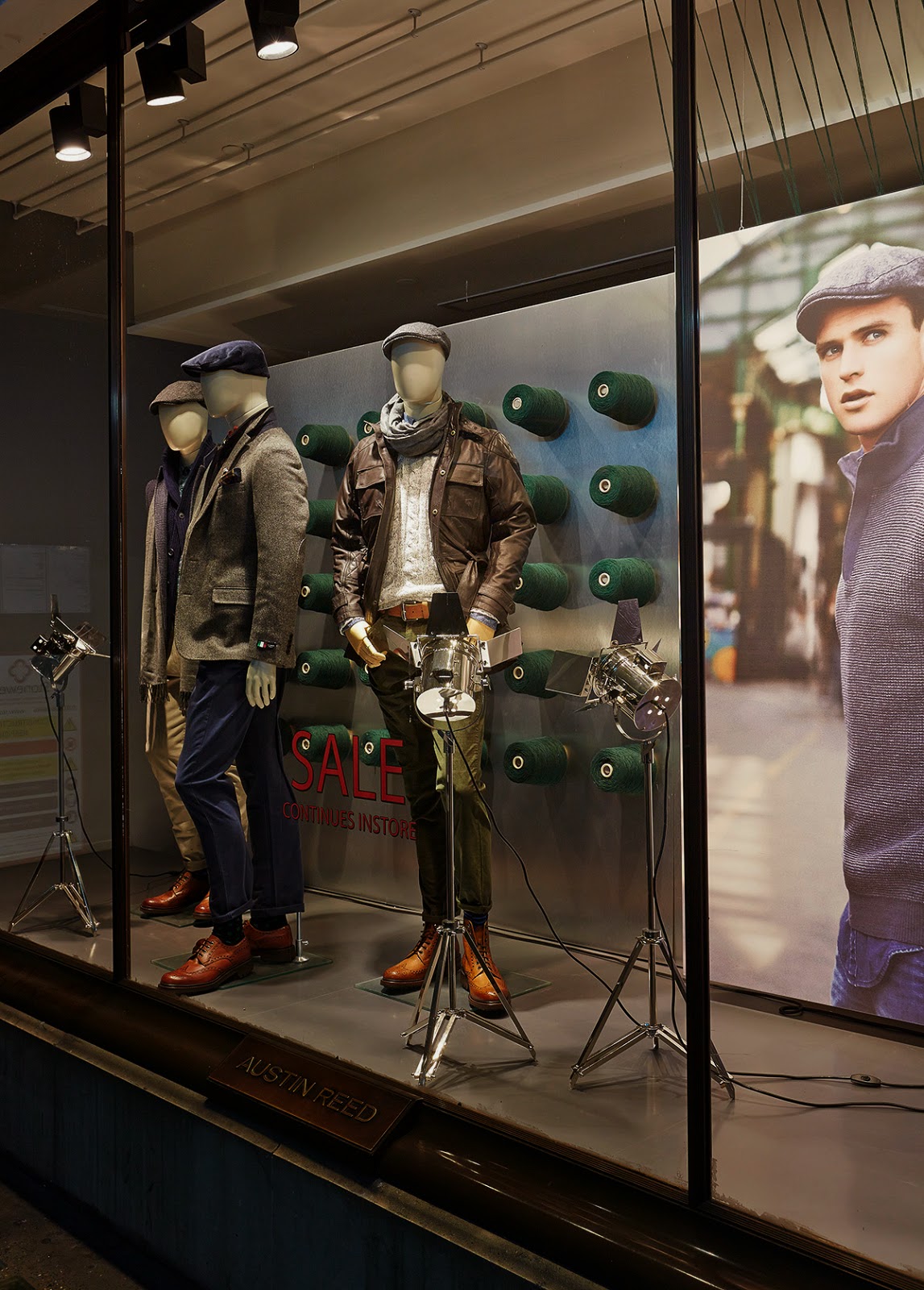 RetailStoreWindows.com: Austin Reed, London