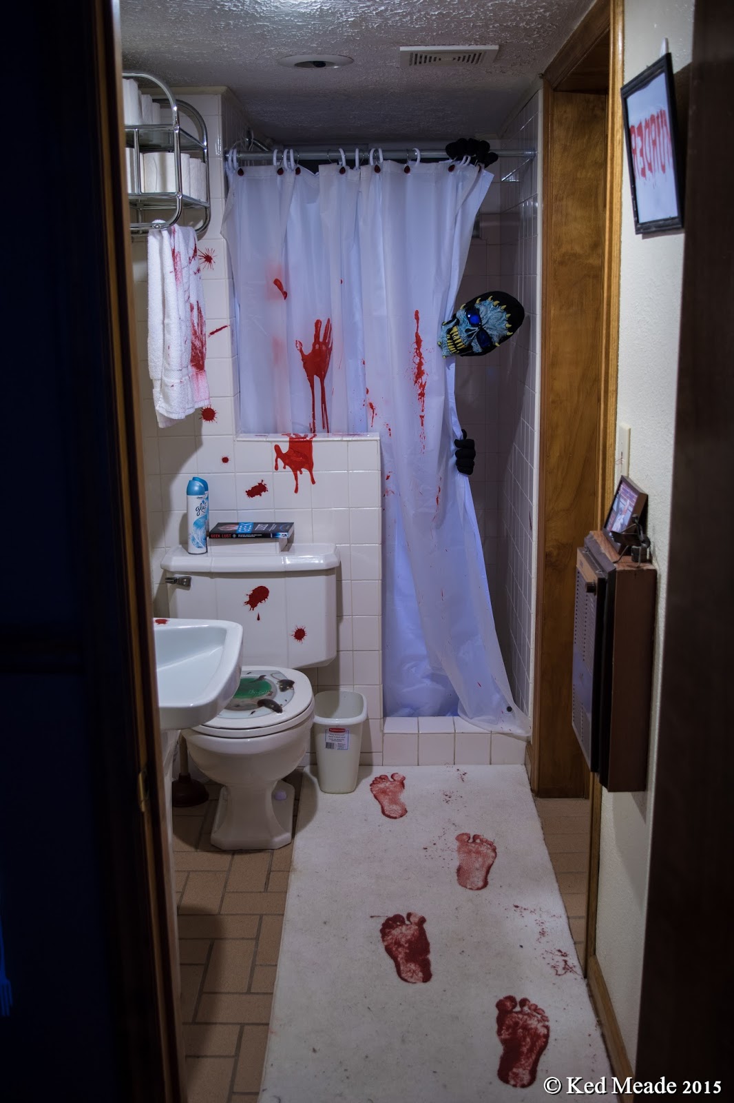 Something wicKED this way comes....: Haunted House Tour : Blacklight ...