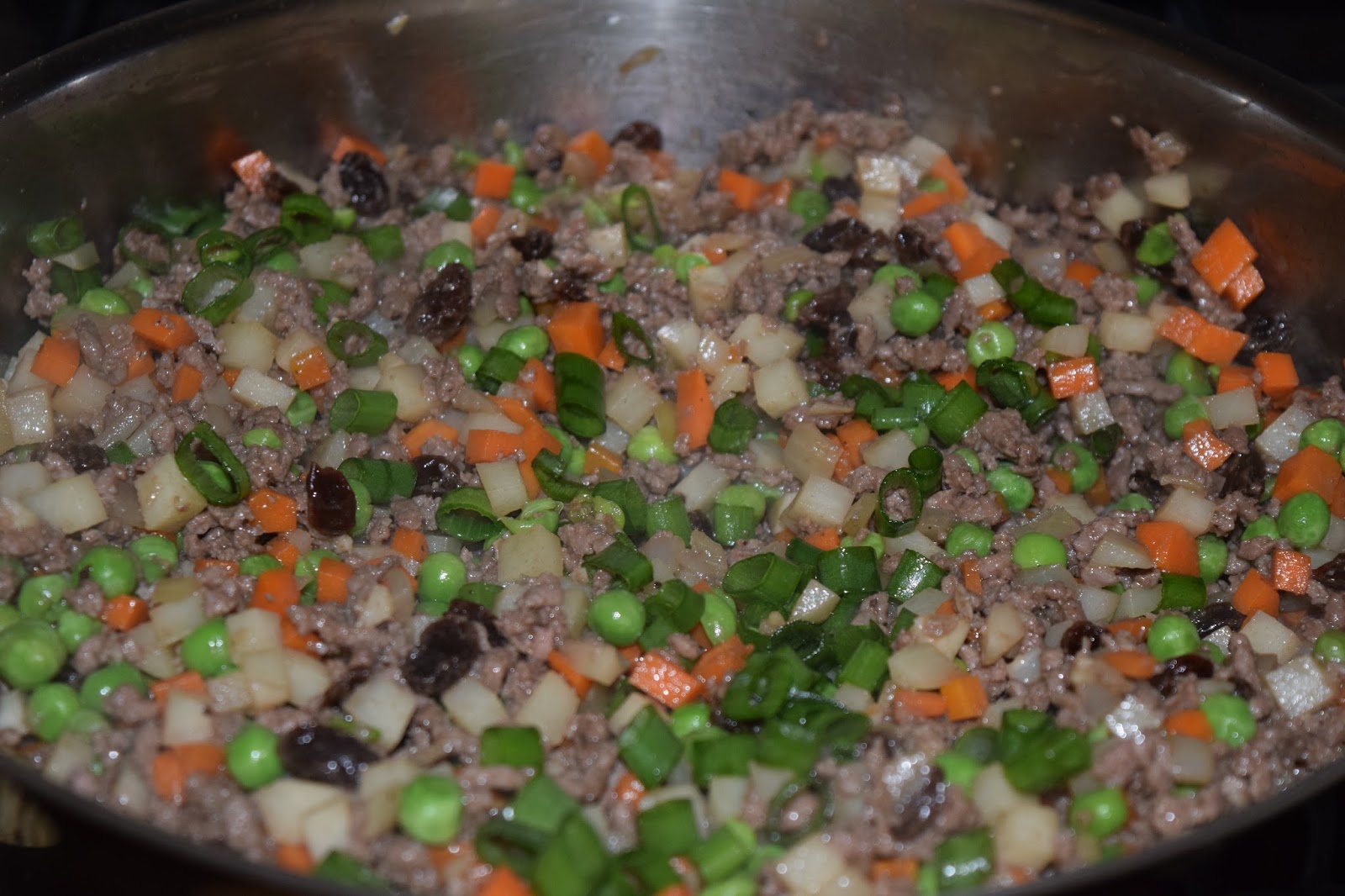 Filipino Food Aficionado: Empanada (Meat and Vegetable Turnover)