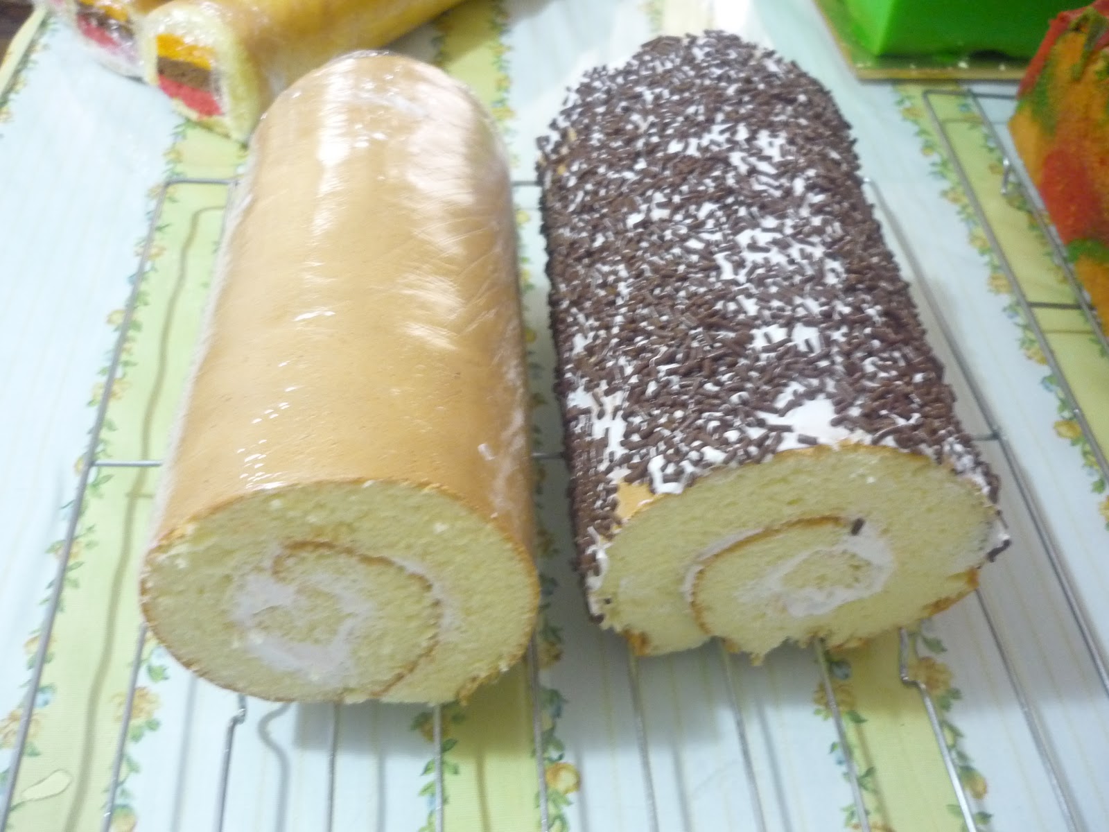 Norraberryz : Benji Roll, Swiss Roll, Pandan Layer Cake, Yam Layer cake ...
