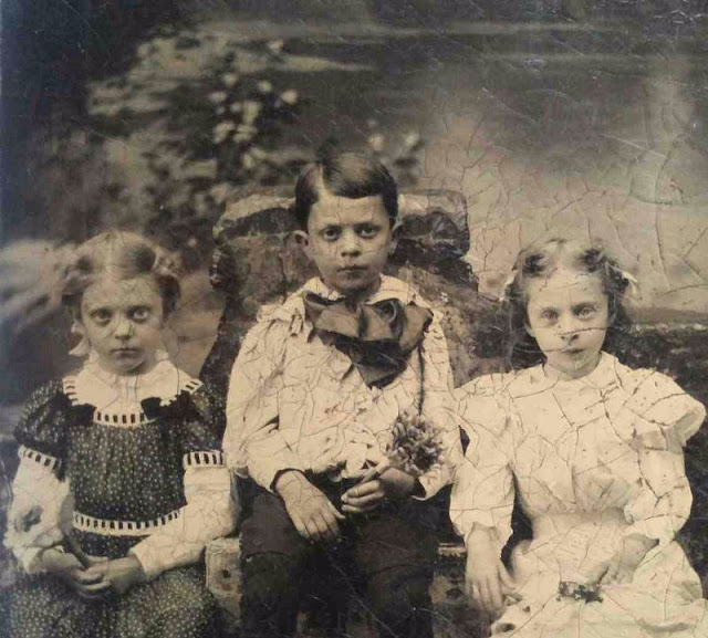 The Spooky Victorian: Portrait Pictures of Eerie Children From the 19th ...