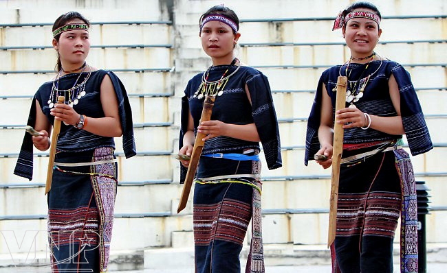 FolkCostume&Embroidery: Introduction to some of the folk costumes of ...