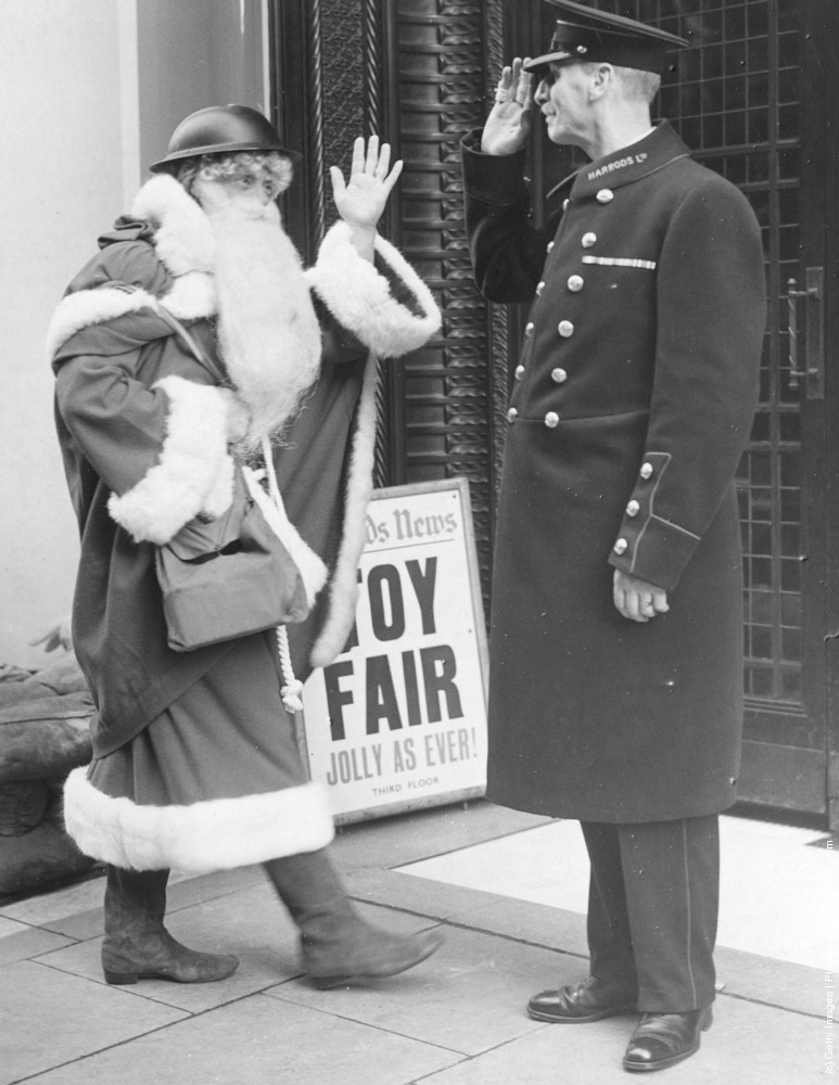 11 Adorable Vintage Photos of Santa Claus ~ Vintage Everyday