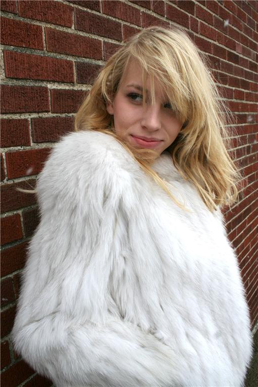 LAFOURRURE2: Fur coat love passion