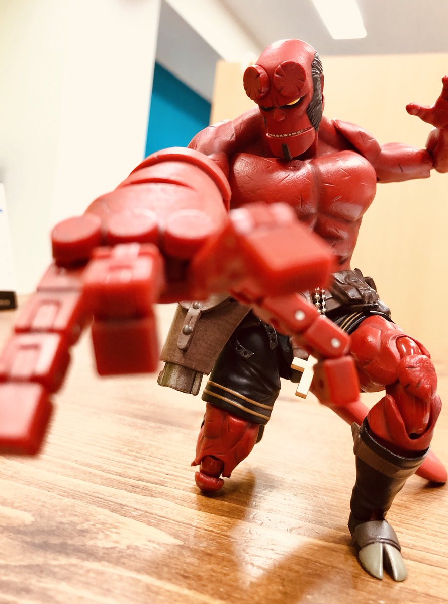 Hellboy 1/12 In-Hand Play Demo Videos from 1000Toys/SENTINEL