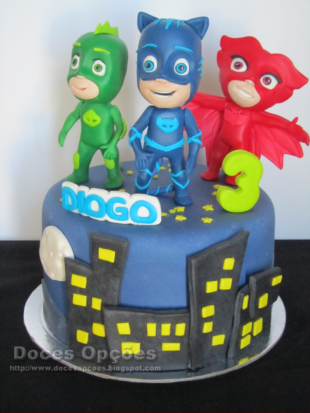 Doces Opções: Bolo de aniversário com os PJ Masks