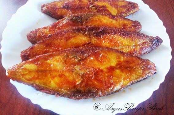 Anju's Recipe Book: Avoli Pollichathu / Black Pomfret wrapped in Banana ...