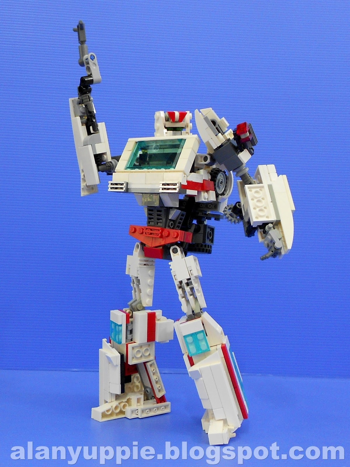 Alanyuppie's LEGO Transformers: LEGO Ironhide and Ratchet Part 2 - Bot ...