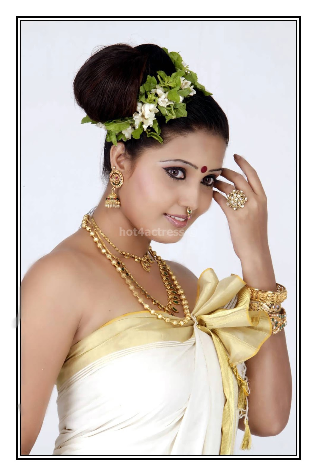 Sandra Jose Hot NAVEL SHOW Saree Photoshoot - Hot 4 Actress