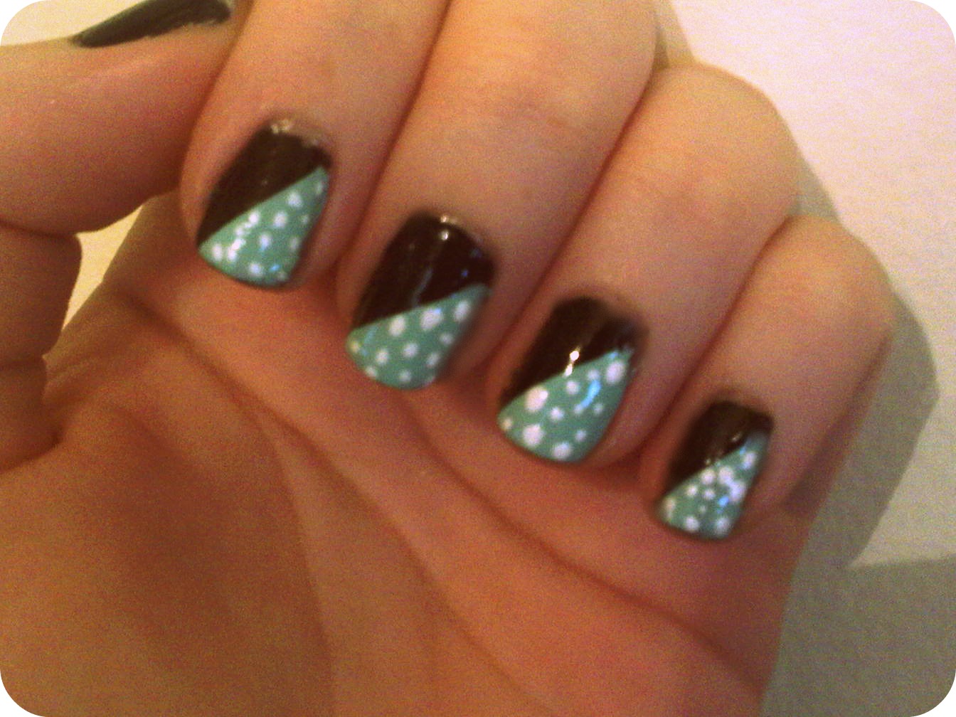 laura the adorer: Two tone nails