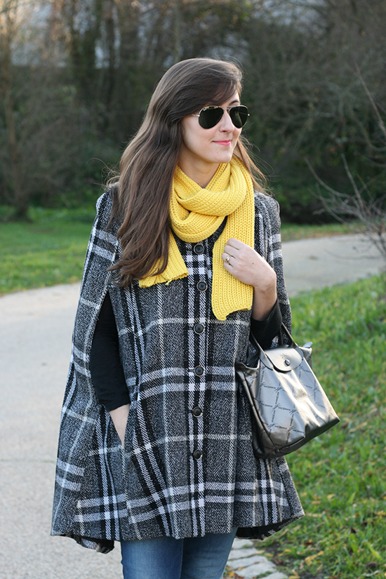 Sem jeito nenhum!: Pieces of me (235) - Plaid cape