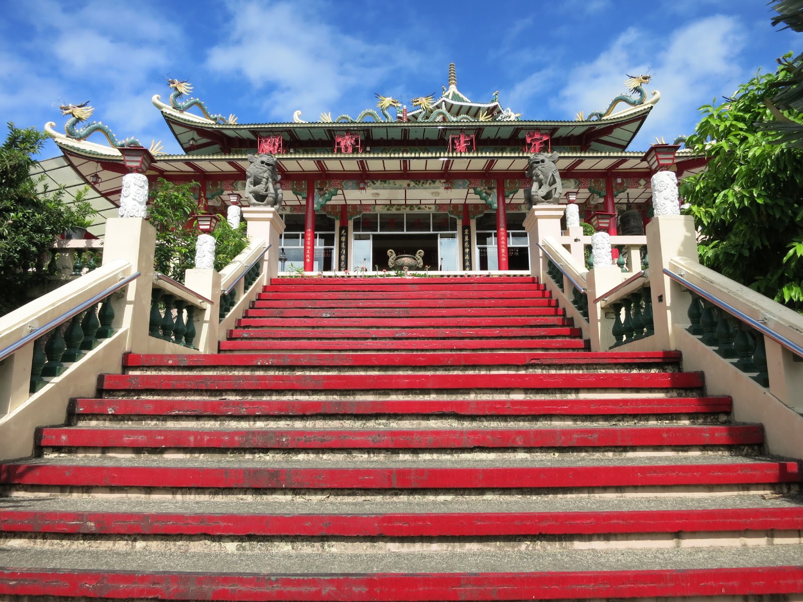 Splash of Yellow: Taoist Temple in Cebu