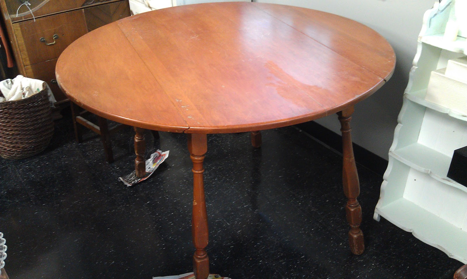 Galeria CTR: Stenciled Kitchen Table Upcycle