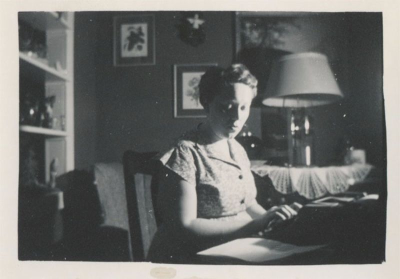 Before Computer: Here Is What People Worked With Their Typewriters in ...