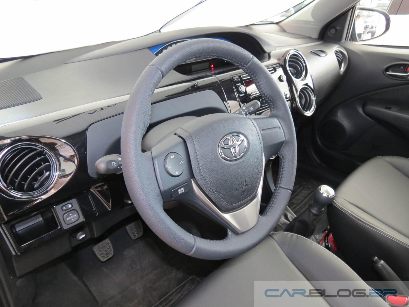Toyota Etios 2015: fotos, preços e conteúdo das versões