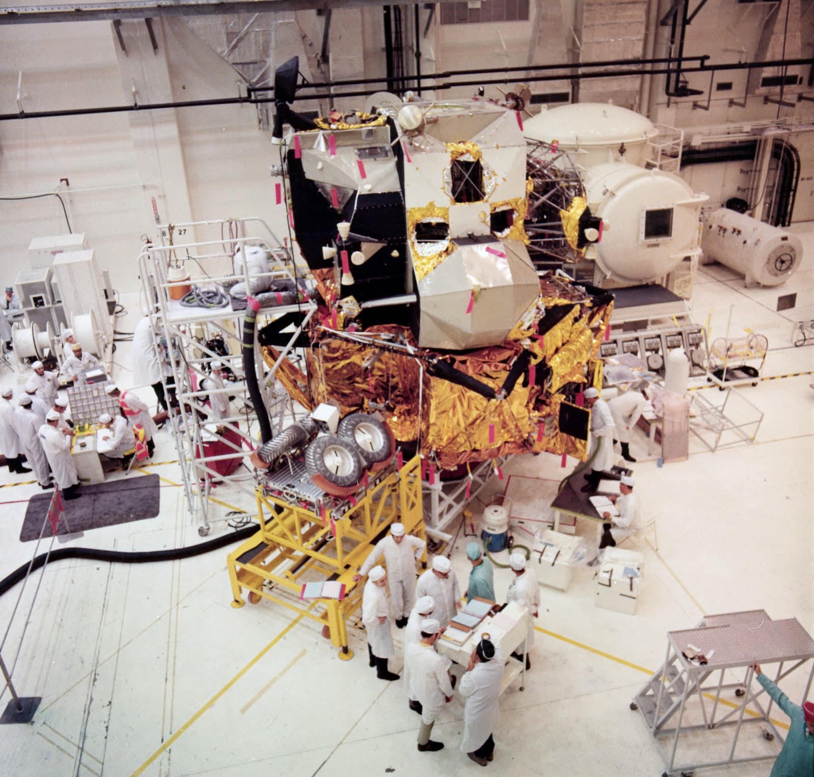 MOON HOAX: DEBUNKED!: 7.8 How could the large Moon buggy fit inside the ...