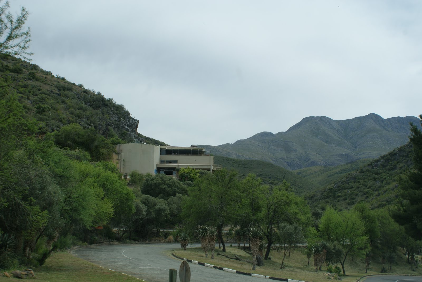 Grondpad Dromers: Goeie Genade, dis 'n Grot! Die Kango Grotte!