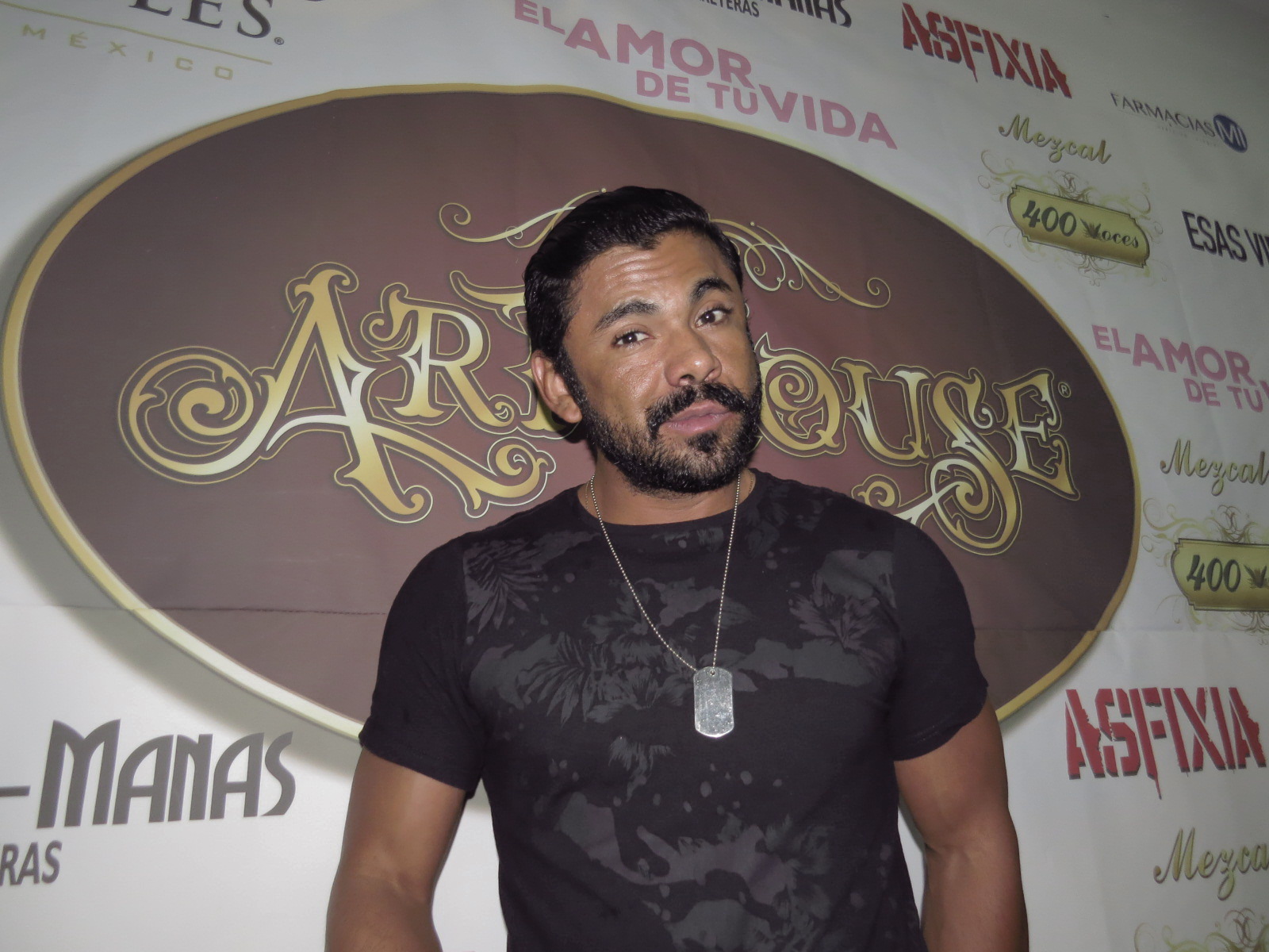 ZONA DE FAMOSOS: ALEJANDRO BELMONTE HACE EL AMOR DE SU VIDA AL TEATRO BREVE