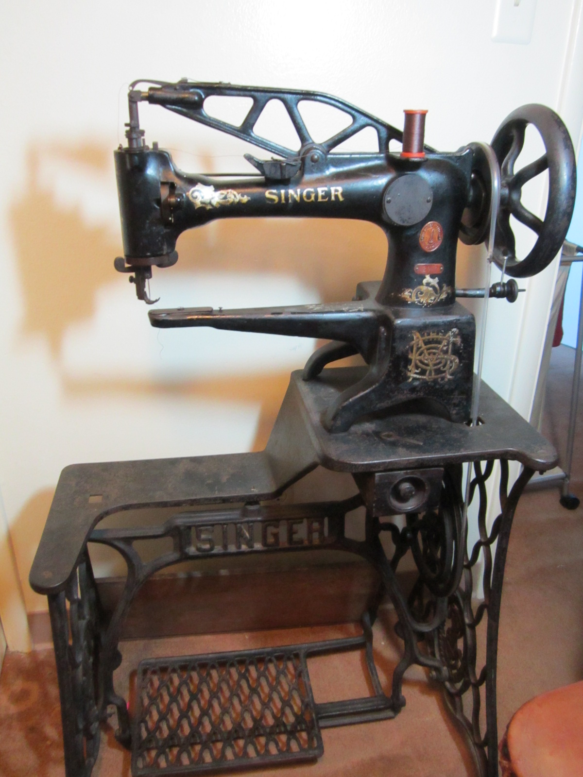 Sew Old - Sew New: The Leviathan, Singer's 29 - 4