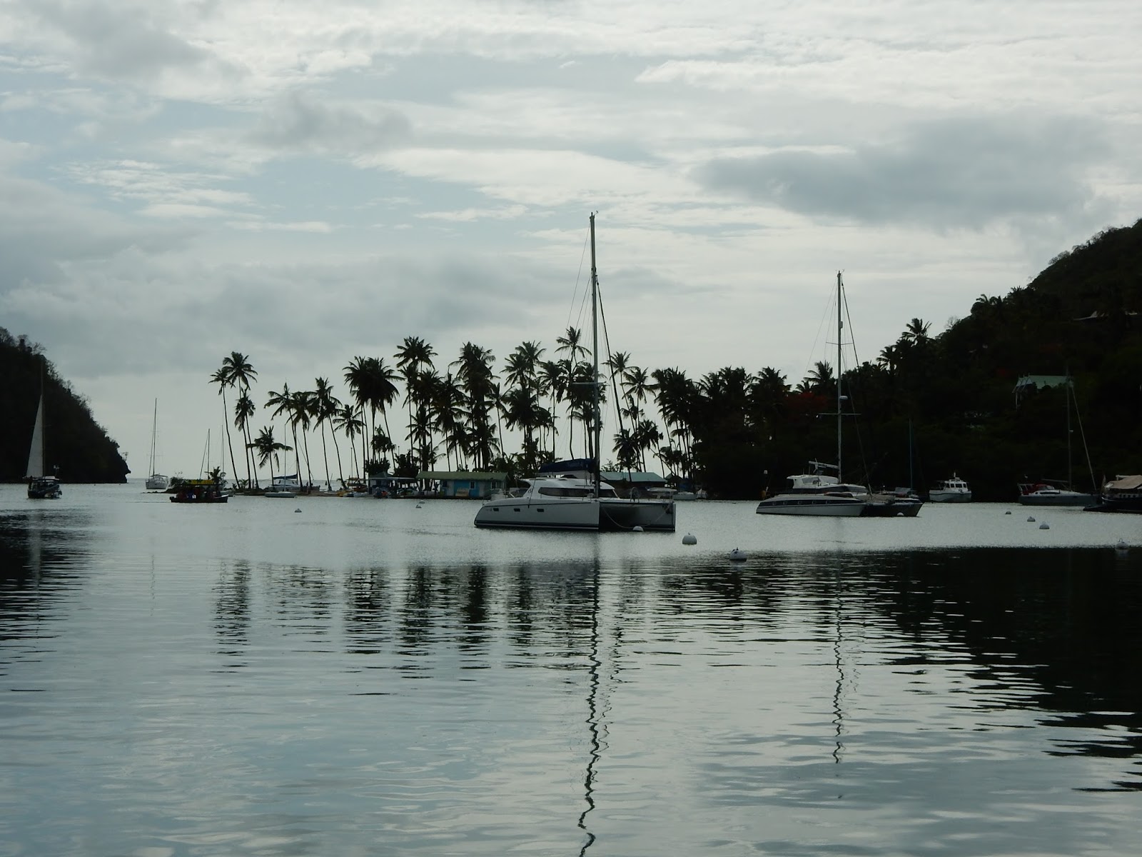 Jadranje z Miranom in posadko (Karibi - Mali Antili 13.6.-23.6.2015): 1 ...