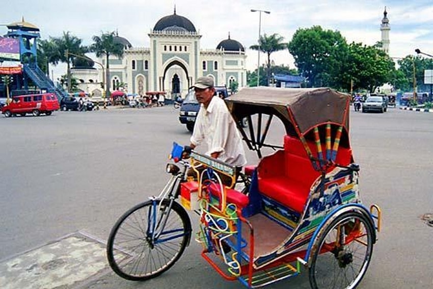 Mau Liburan ke Medan? Yuk, Kenalan dengan 7 Transportasi di Medan yang ...