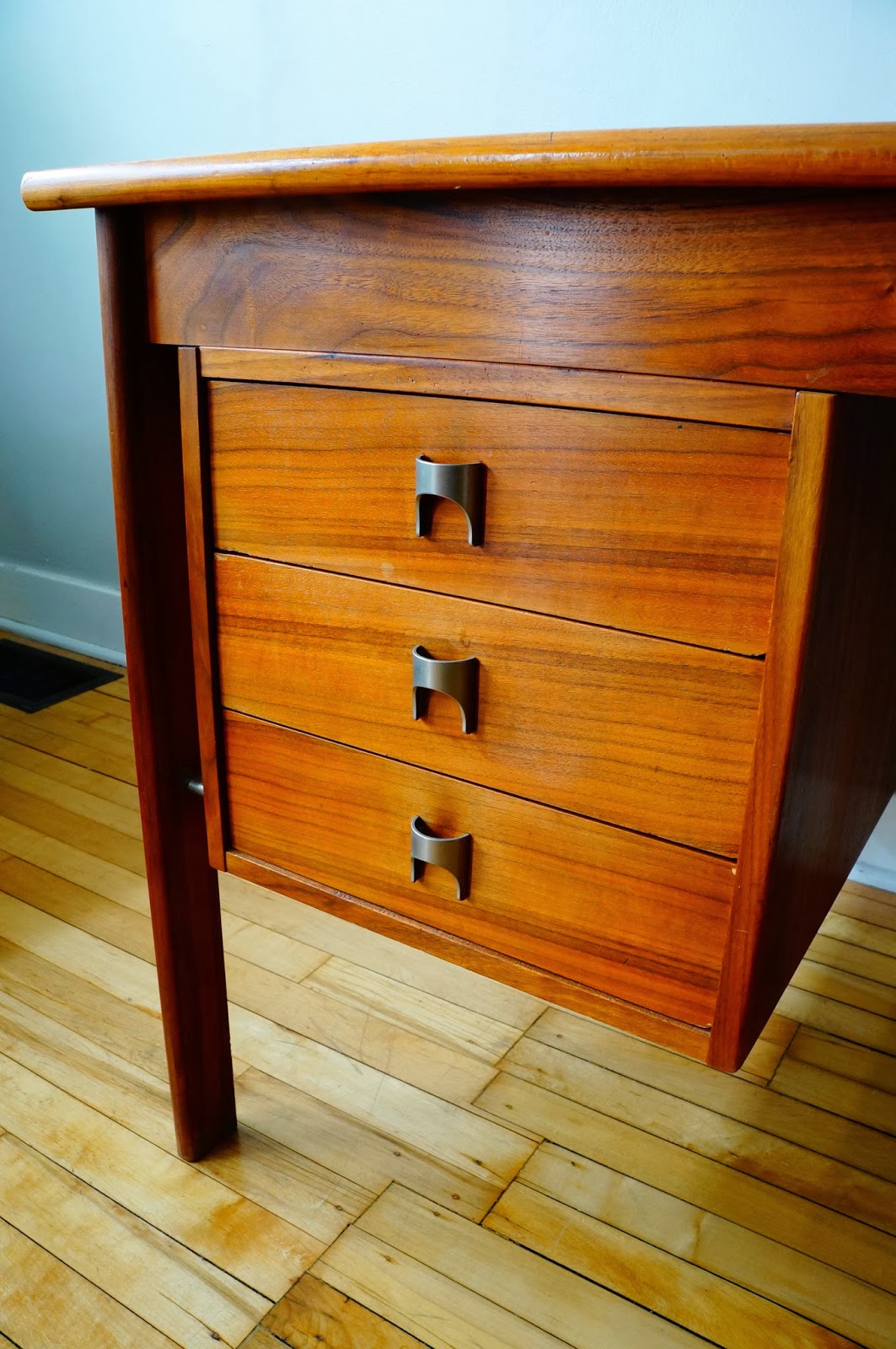 str8mcm: Danish Desk