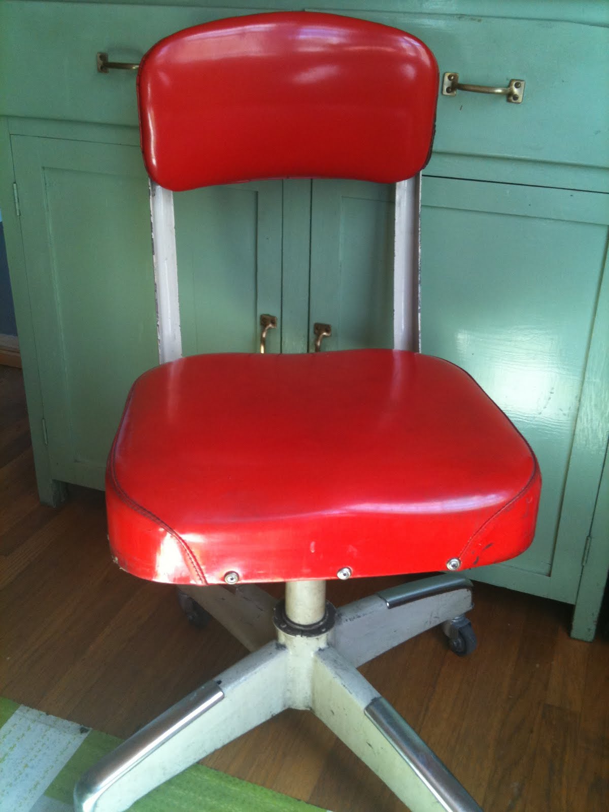 SEATTLE JUNK LOVE: 1940's Burroughs Adding Machine Company desk chair- $135