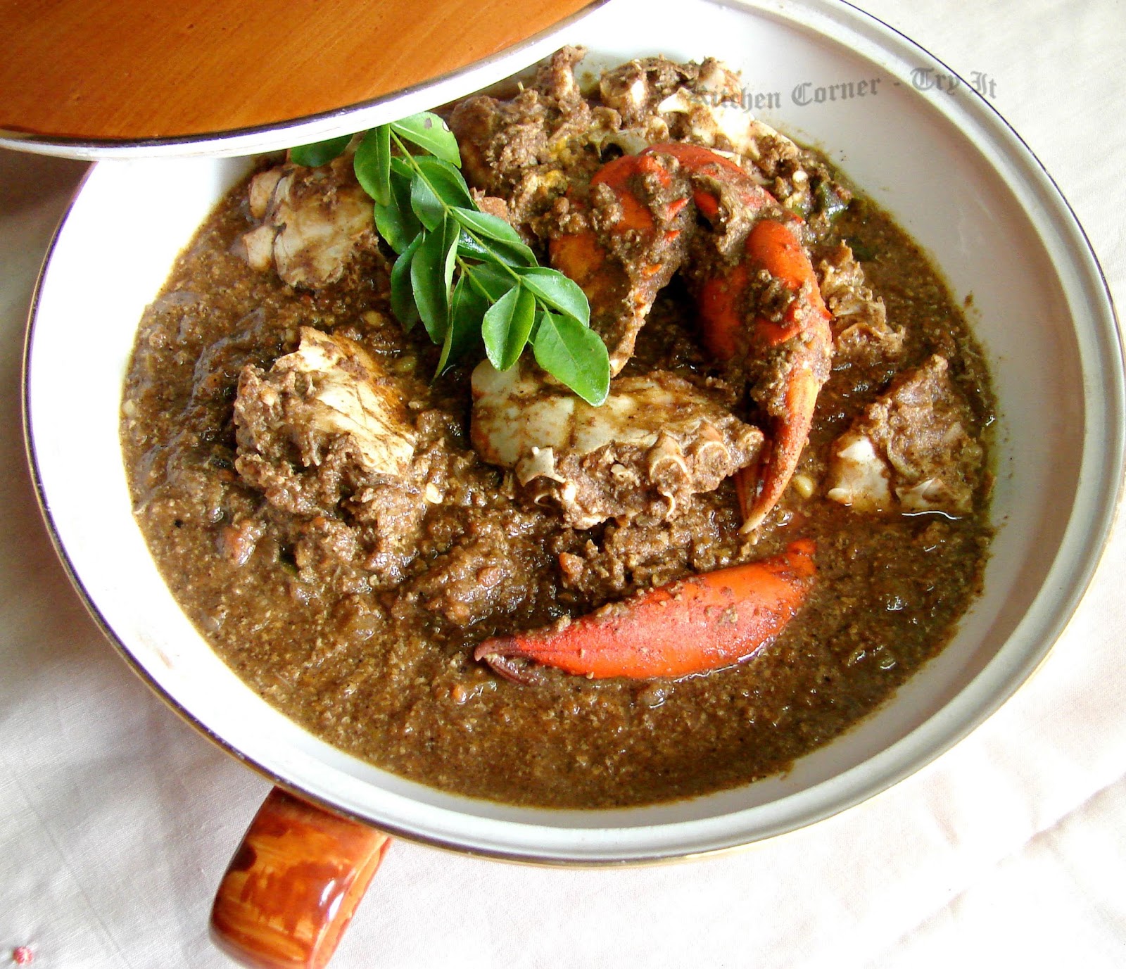 Njandu/Crab Masala Curry- Kerala Crab Curry with Roasted Coconut