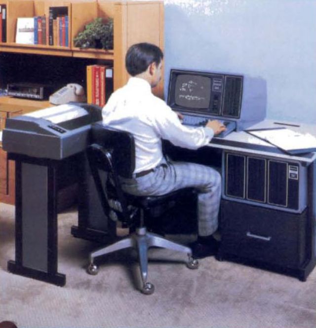 Interesting Vintage Photos of Men With Computers at Workplaces in the ...