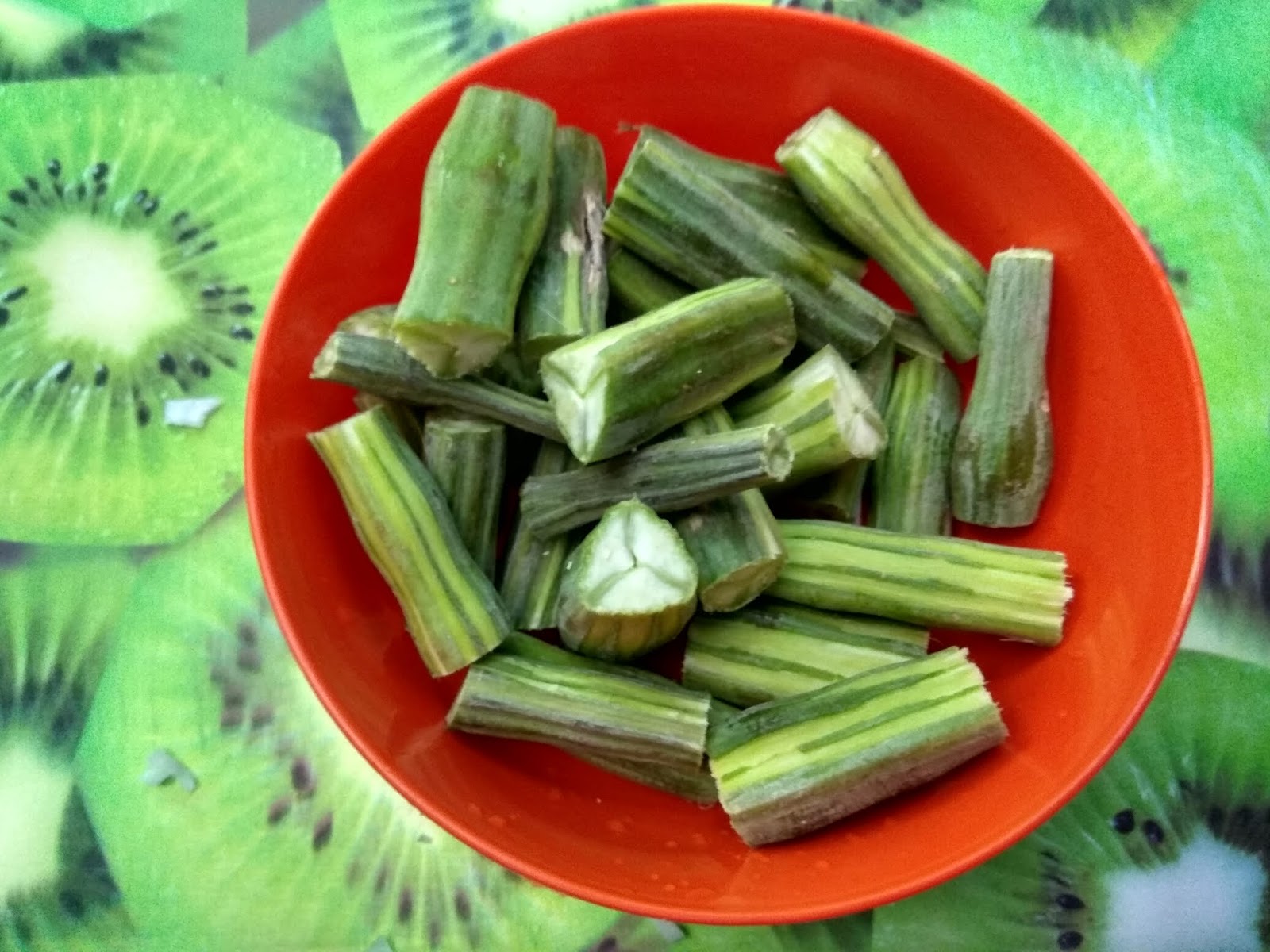 Vasusvegkitchen: Drumstick Tomato curry||Munagakaya Tomato kura ...