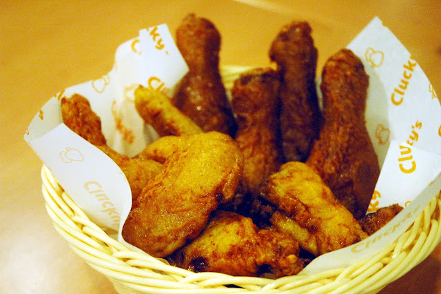 DUDE FOR FOOD: Clucky's: Not Just Chicken...