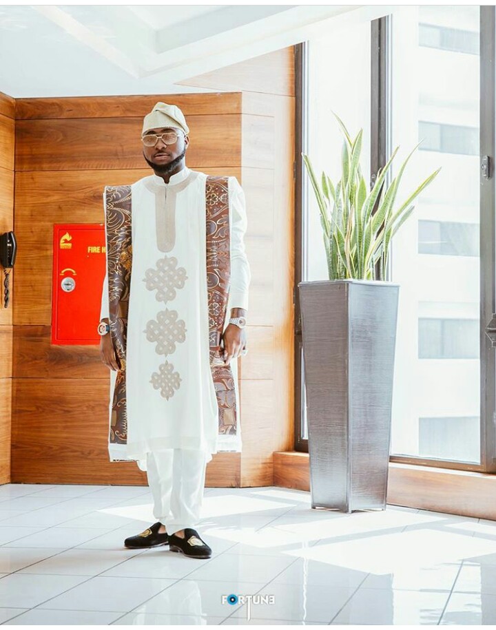 Ęwààtoge: Beauty&style (Agbádá clothing worn by the Yoruba)