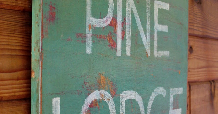 Beyond The Picket Fence: Rustic Chippy Sign