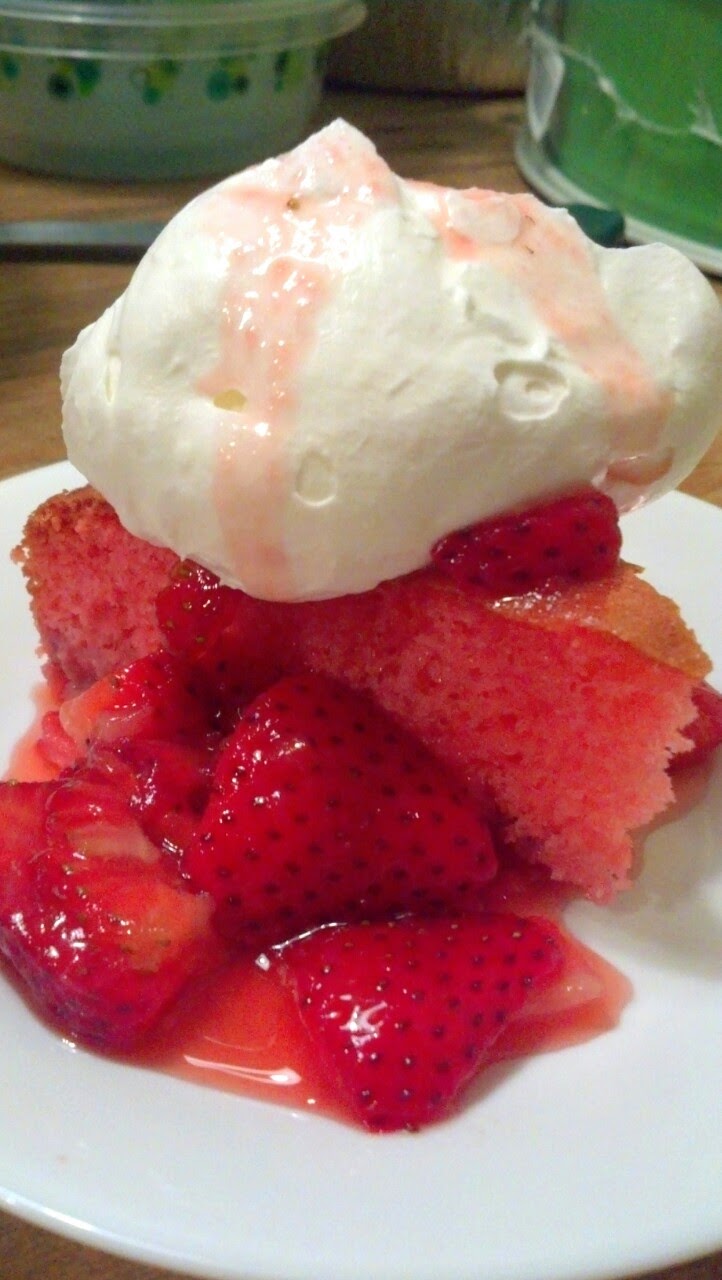 PJ's Food Creations: Summer 1975 Strawberry Cake
